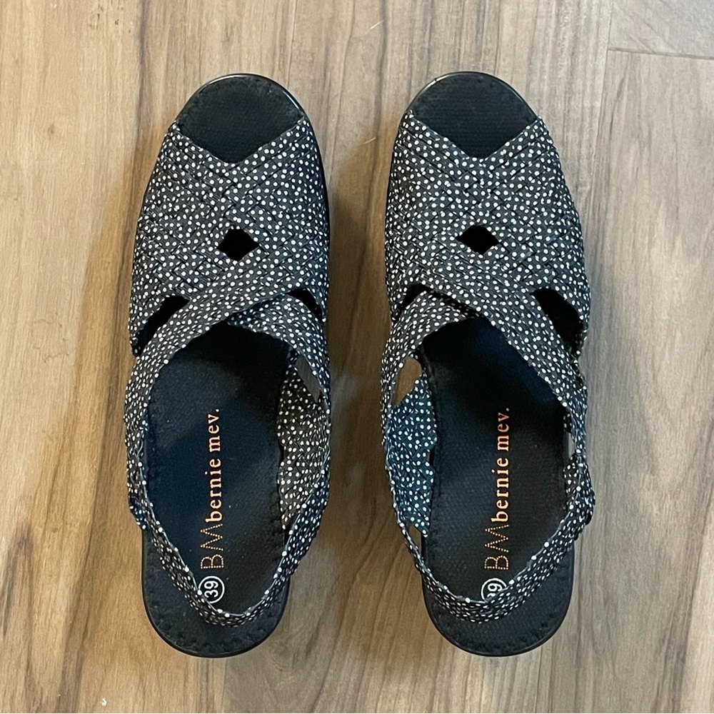 Bernie Mev. Black And White Polka Dot Sandals Nwot - Gem